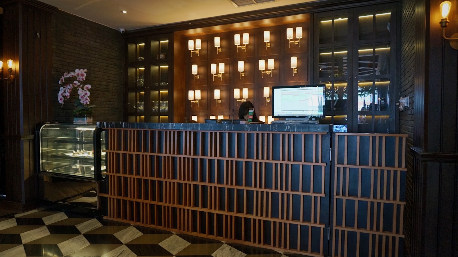 The Socialite Bistro & Lounge Surabaya (Review) | Laura Angelia