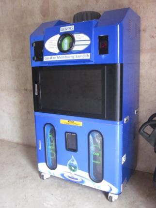 Vending Machine yang mendaur ulang sampah - Boku no Blog