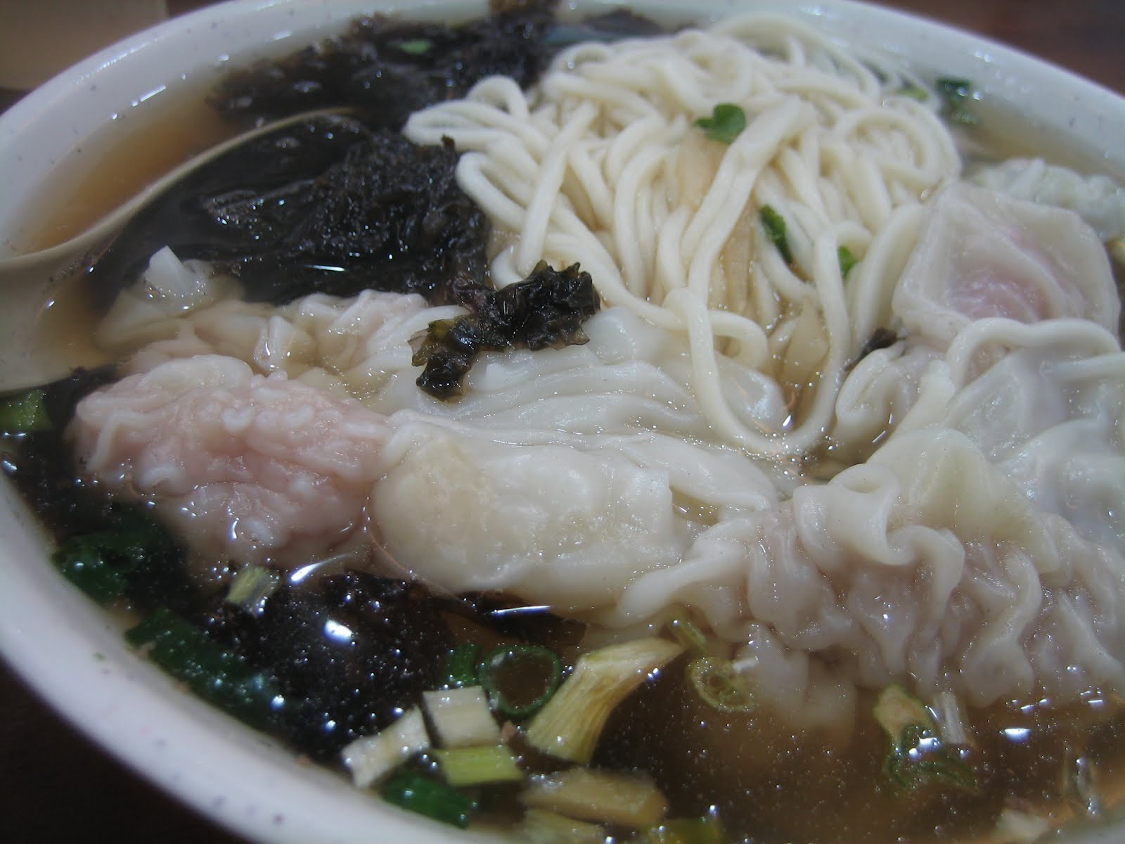 Brian's Taiwan: Ginormous dumplings soup