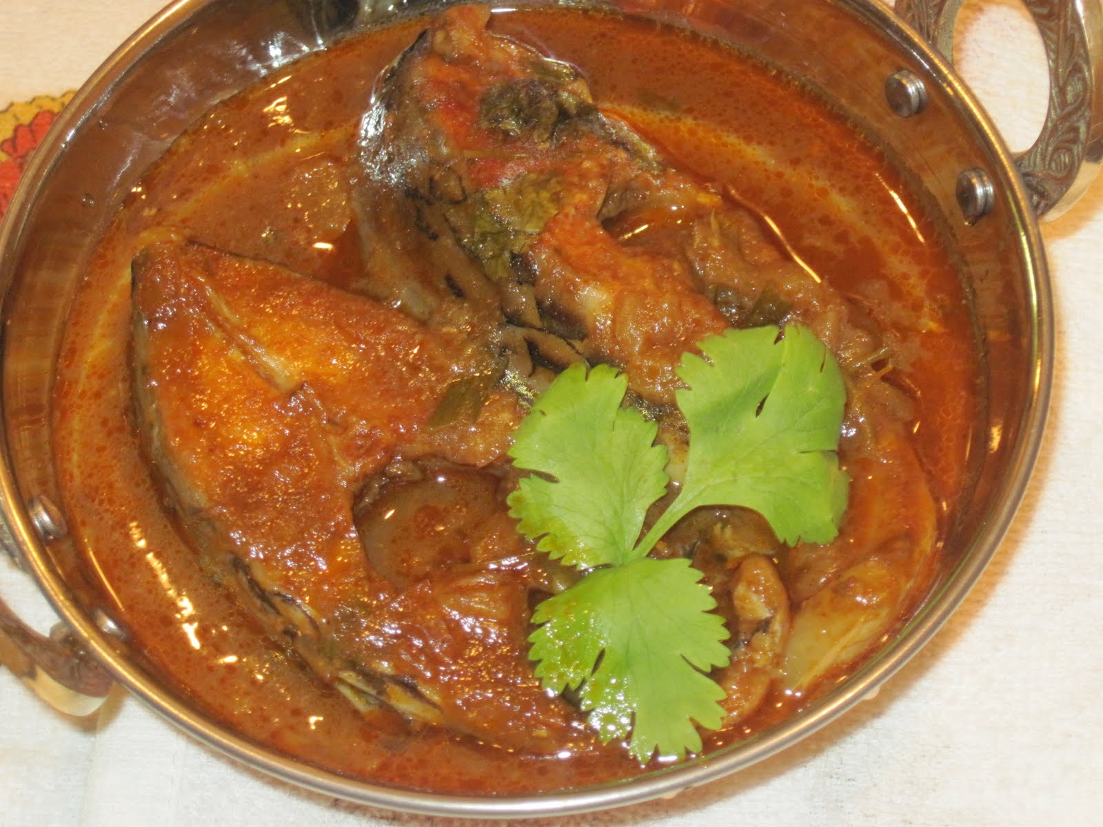 A Food Blog: Spicy Andhra Chepala Pulusu (Fish Tamarind gravy curry)