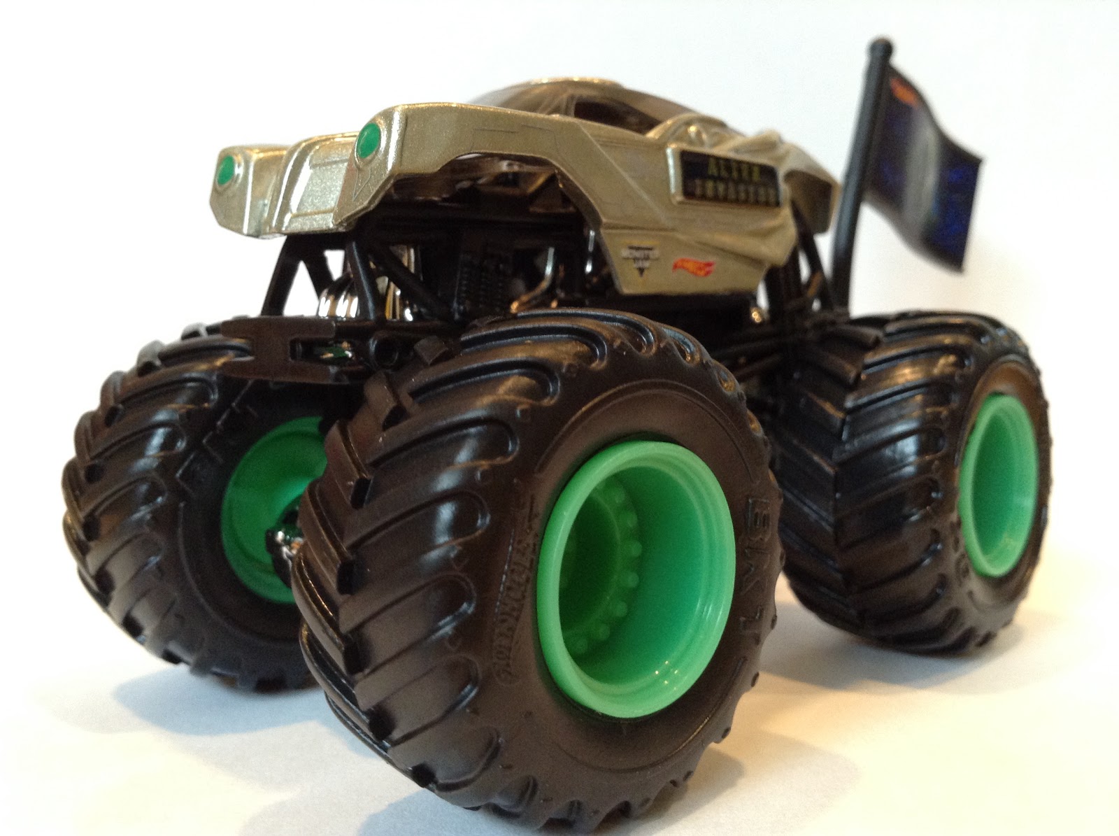 JULIAN'S HOT WHEELS BLOG: Alien Invasion Monster Jam Truck (2017 Epic ...