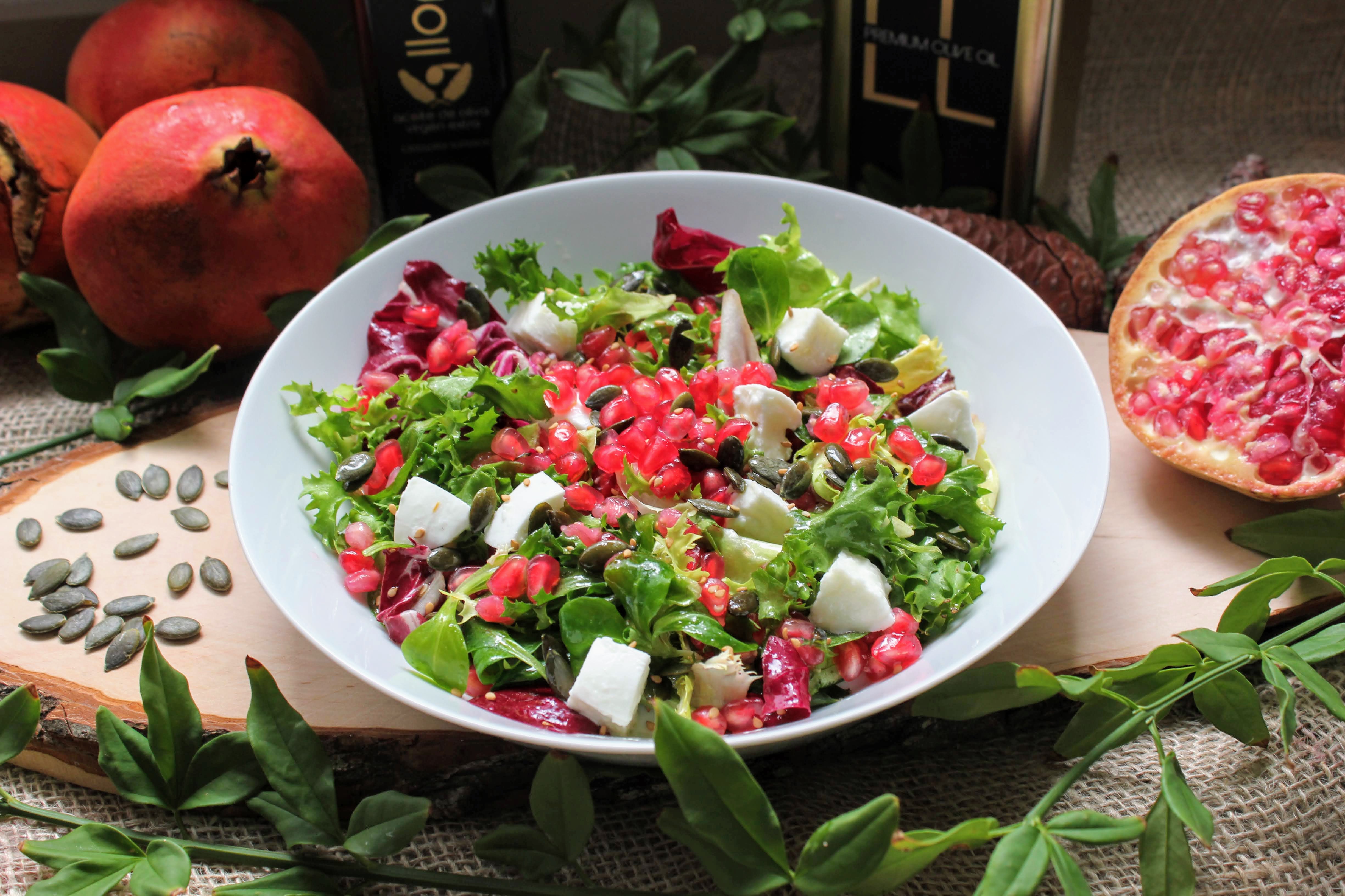 Ensalada de Granada, Mozzarella y Pipas de Calabaza con Vinagreta ...