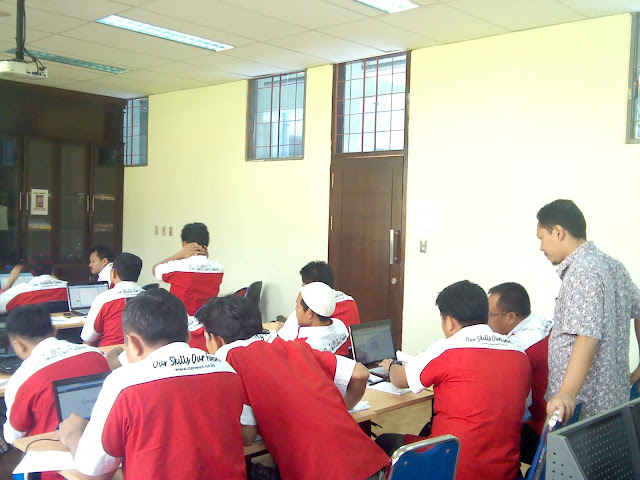 Pelatihan Otomasi Elektronika Industri Kelas Karyawan Tahap II di ... Pelatihan Otomasi Elektronika Industri Kelas Karyawan Tahap II di ...