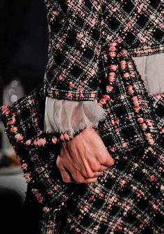 The legendary Coco´s tweed jacket - Magnifique Brunette