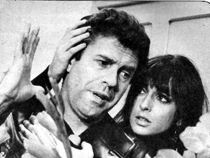 Astros em Revista: BIBI VOGEL A AMIGA DO PEITO