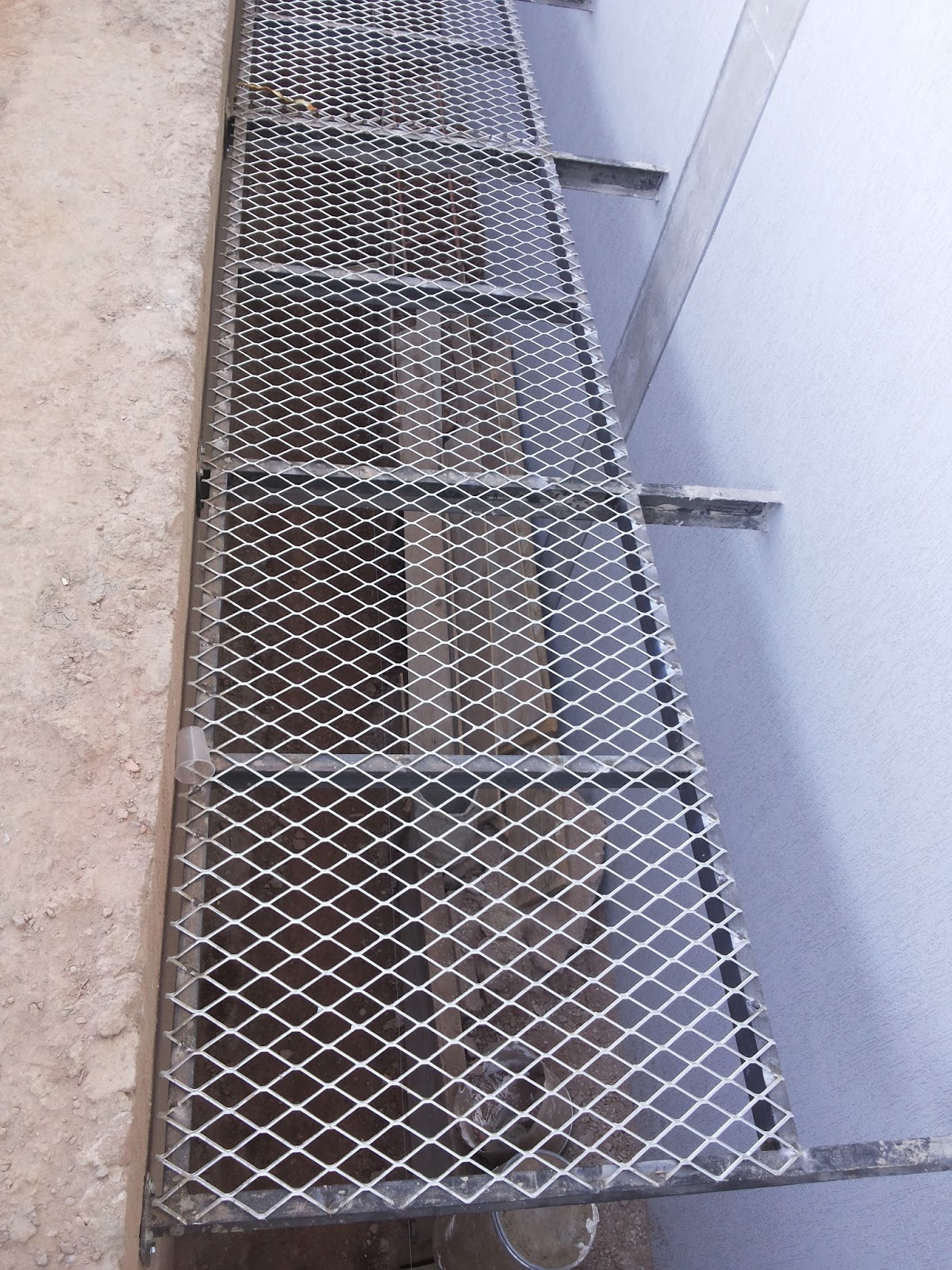 SOF SERRALHERIA OLIVEIRA E FARIA LTDA: PLATAFORMA EM CHAPA EXPANDIDA