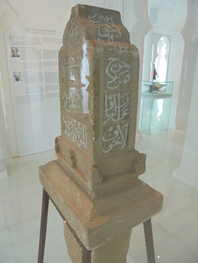 SENI LAMA MELAYU (MALAY OLDEN ART): Batu nesan lama dari (Old tombstone ...