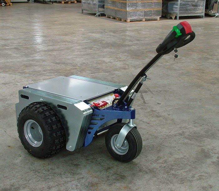 Trailer tug Made in Italy Zallys: Battery electric tug Zallys model M5