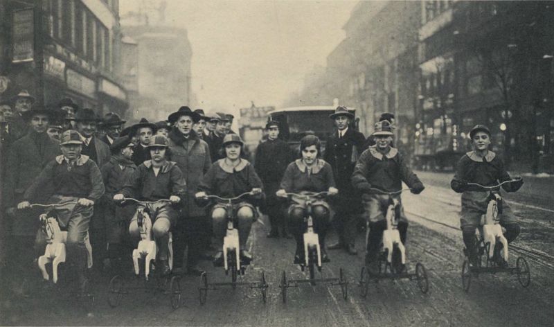 Street Scenes of Berlin During the 1920s Through Amazing Photos ...
