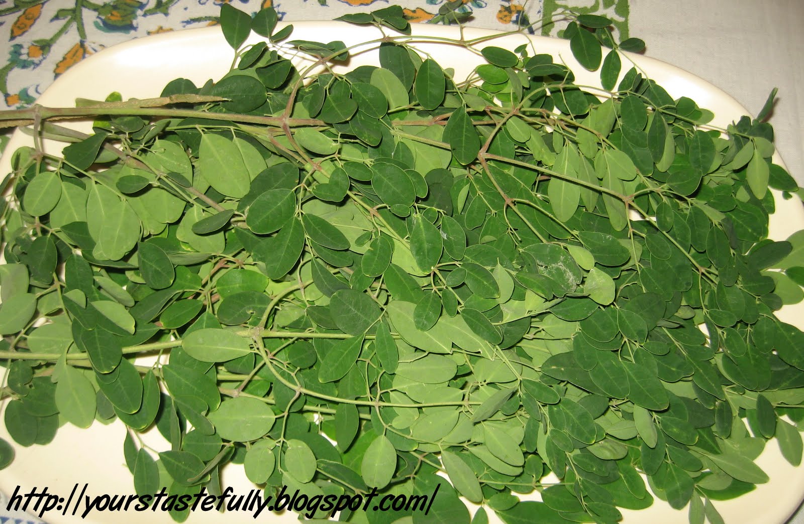 Yours Tastefully: Muringa Ila Parippu Kootan (Drumstick leaves curry ...