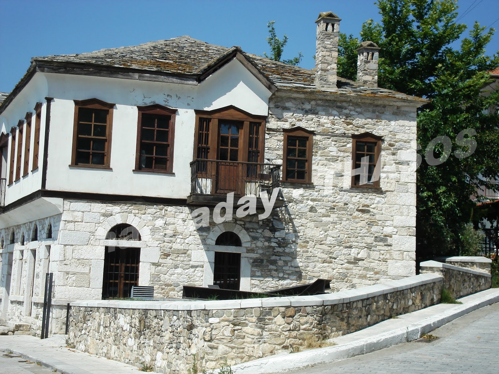ΘΕΜΑ: ΘΑΣΟΣ: ΕΝΑ ΠΑΝΕΜΟΡΦΟ ΝΗΣΙ