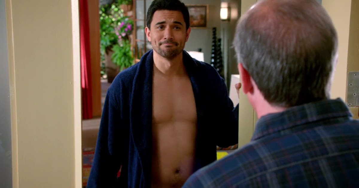 ausCAPS: Ivan Hernandez shirtless in Devious Maids 2-11 "You Can't Take It with You"