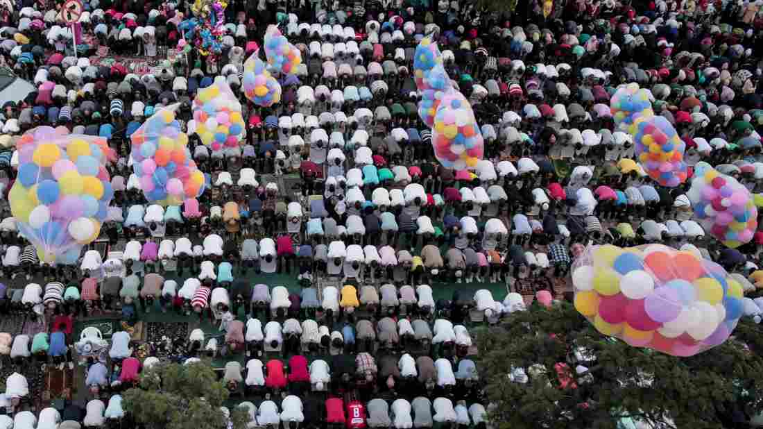 This is dpaschalinfo: Muslims mark the end of Ramadan.