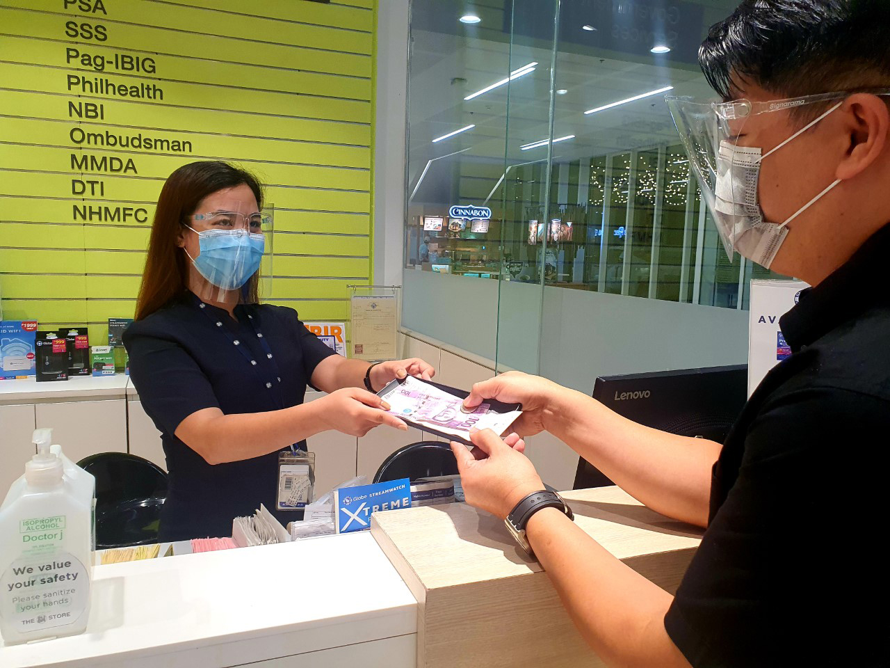 SERVICIO AT YOUR SERVICE AT SM