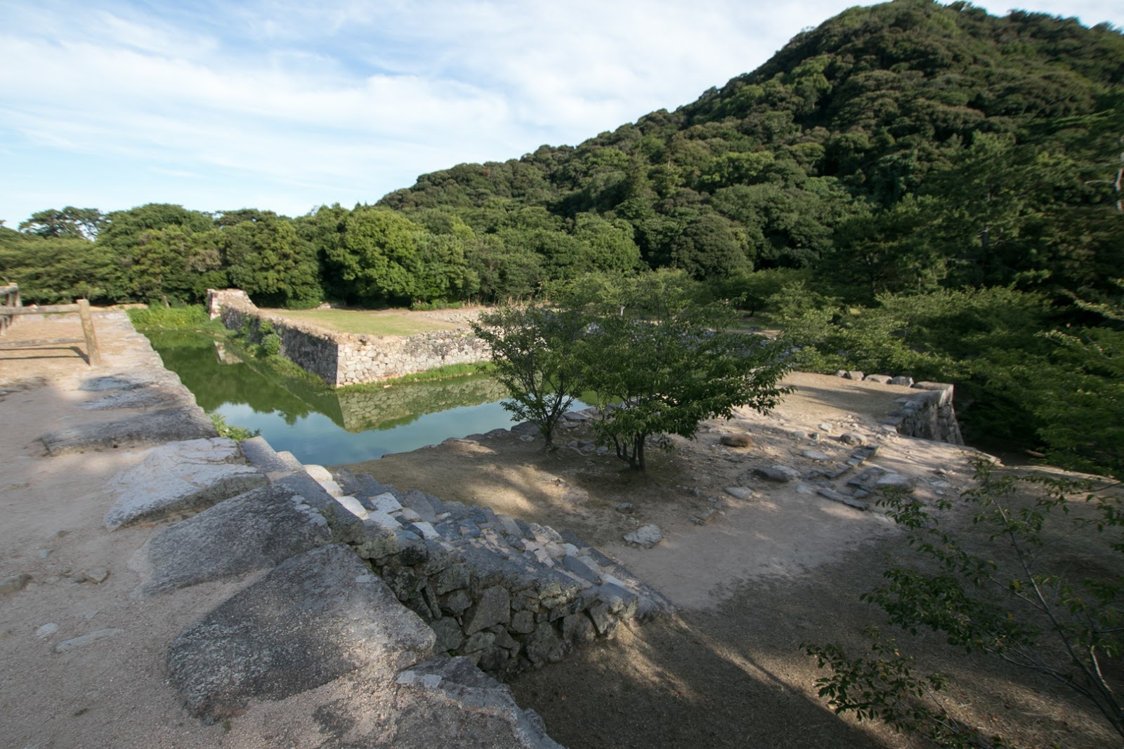 Hagi Castle -Beautiful combination of mountain, sea and stone walls ...