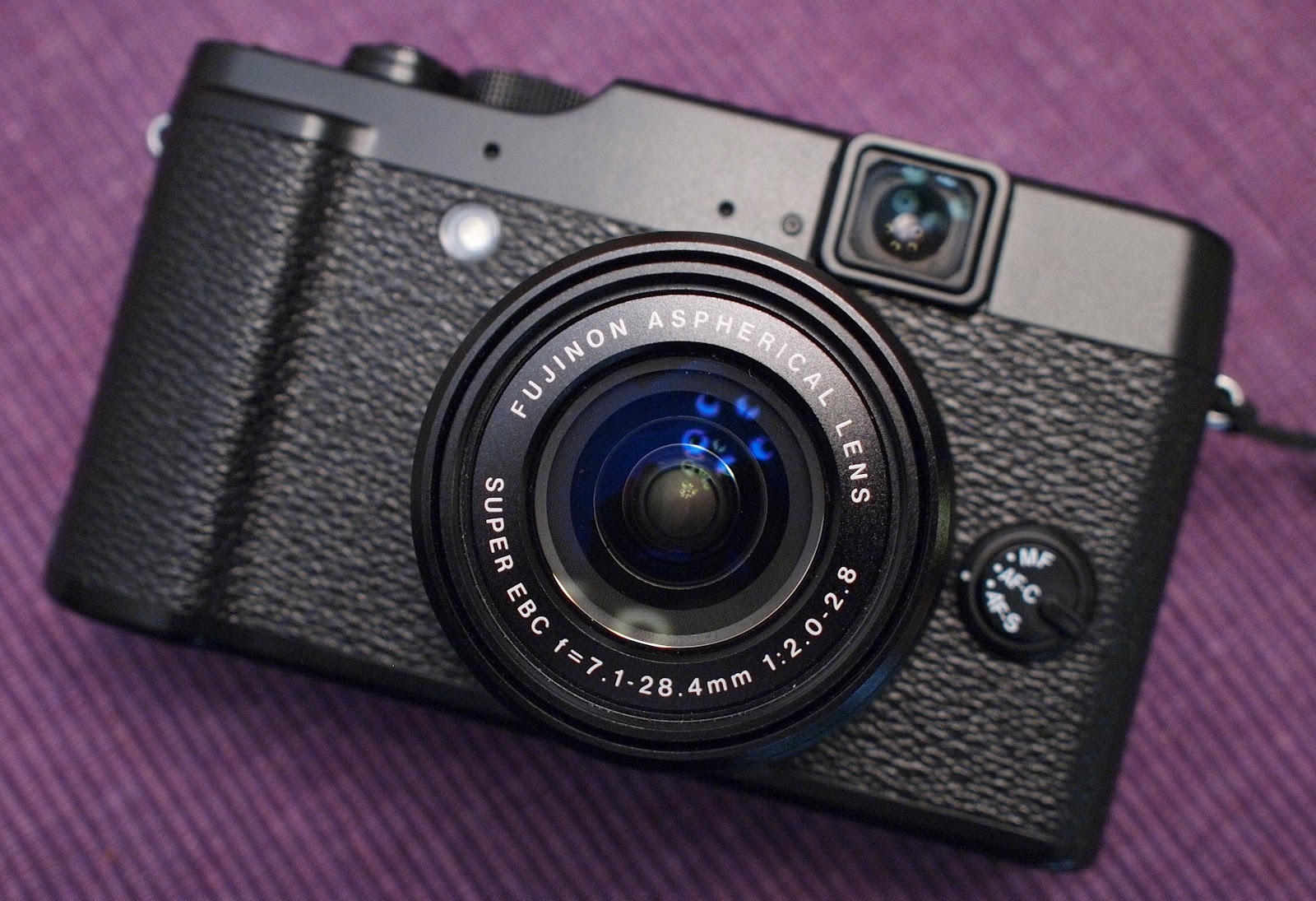 PHOTOGRAPHIC CENTRAL: Fujifilm X10 Review