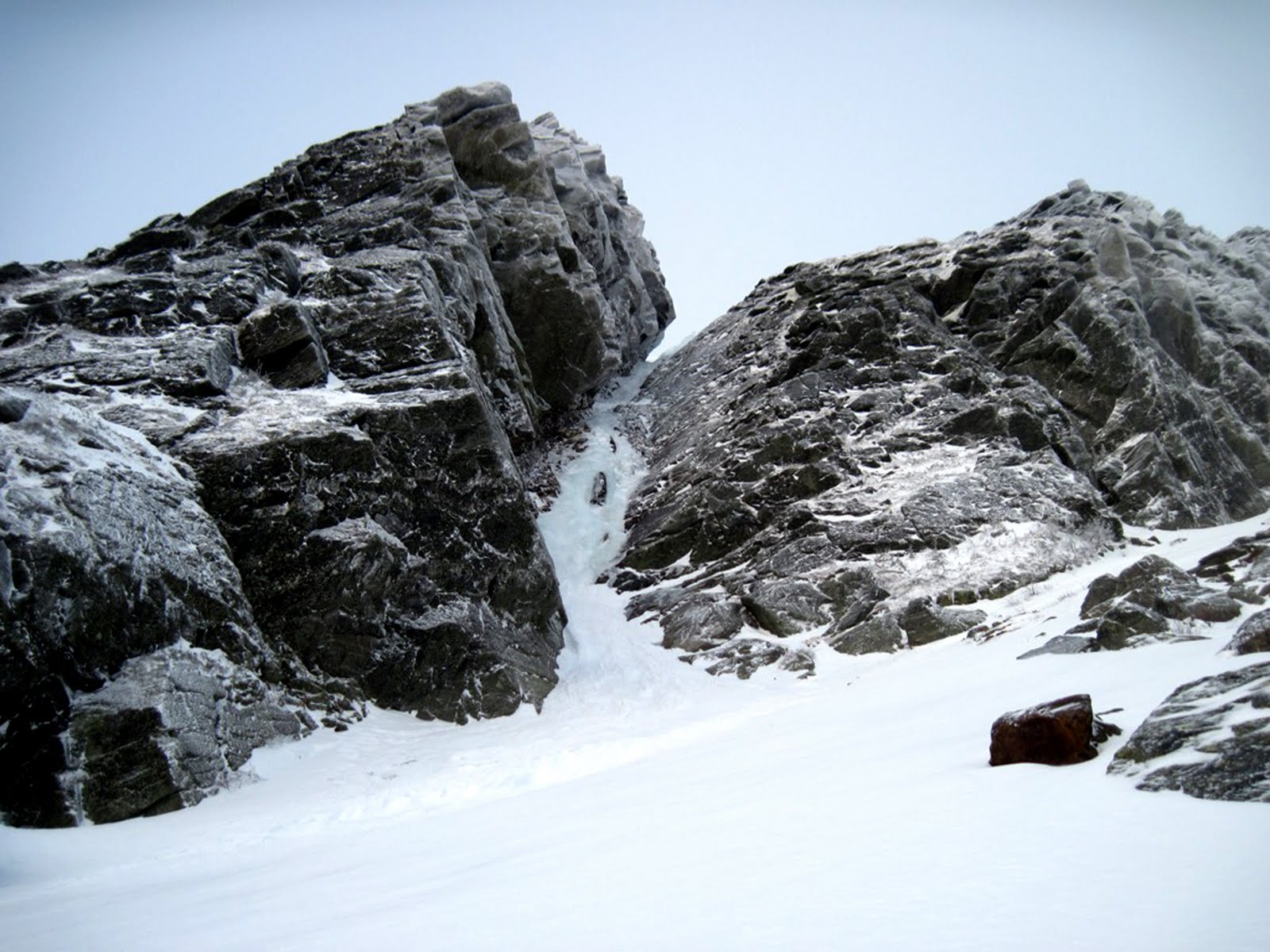 White Mountain Sojourn: 2-14-11 Snow Accumulations in Tuckermans Ravine.