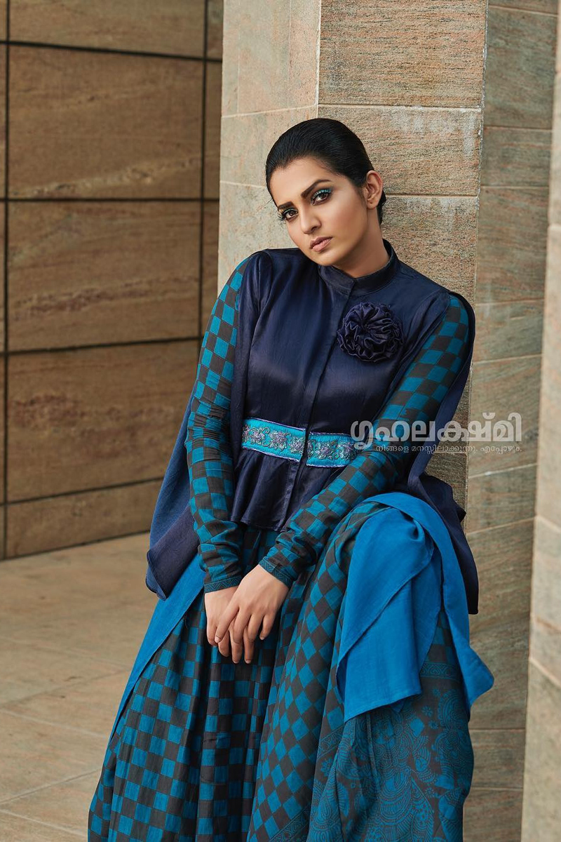 Actress Parvathy Menon (Parvathy Thiruvoth) Latest Stills