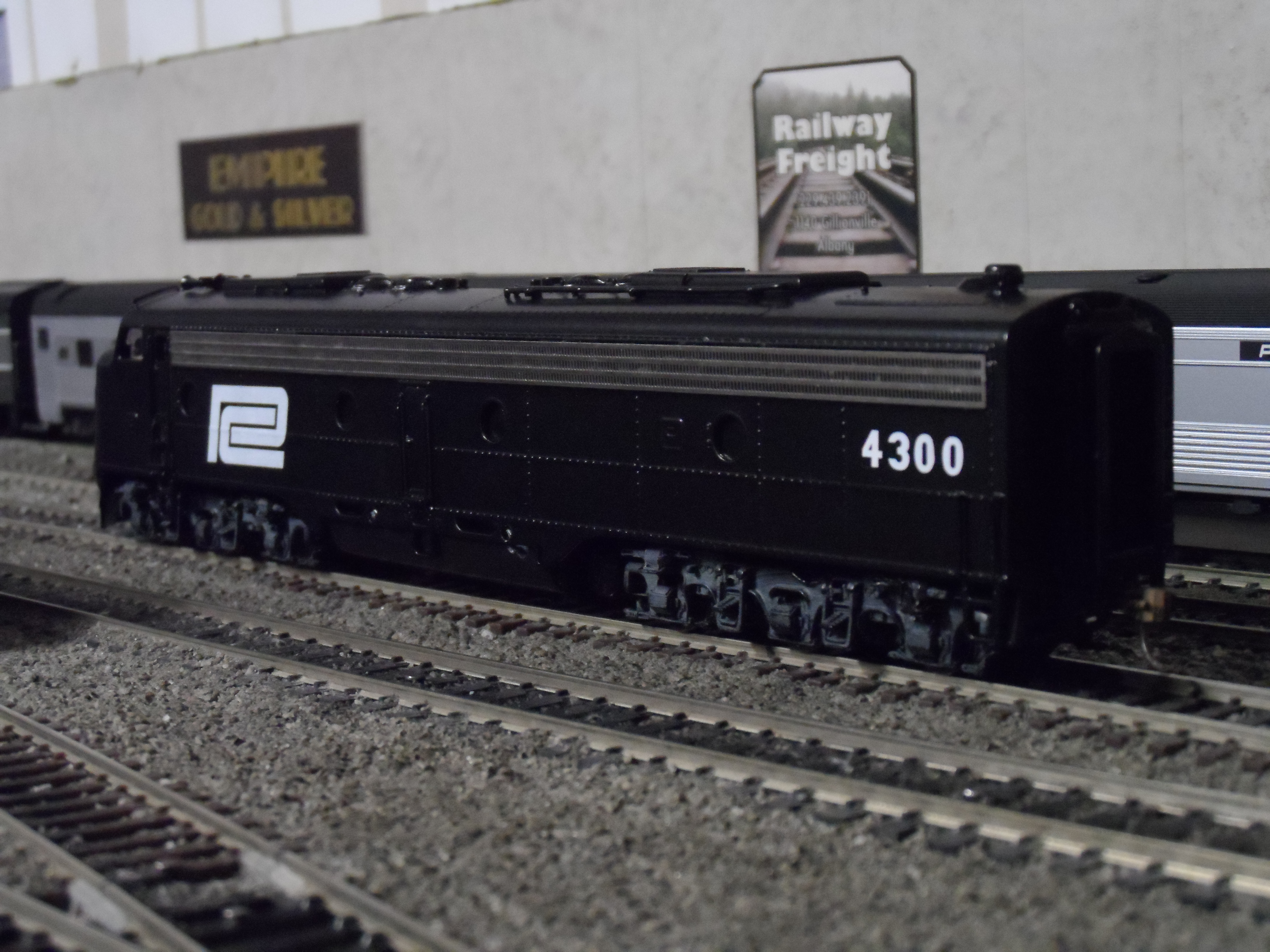 New York Central Train Layout: Penn Central E8A #4300 Project