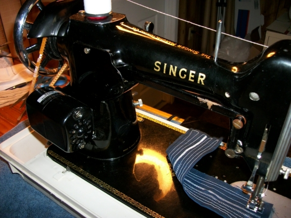 Perfect Stitch: The first Singer Zigzag: Model 206