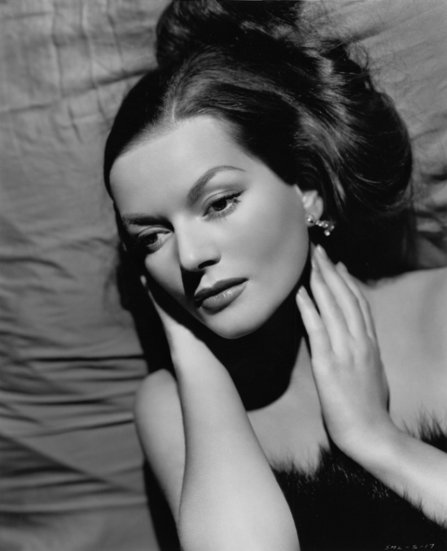 35 Gorgeous Photos of American Actress Hazel Brooks in the 1940s ...