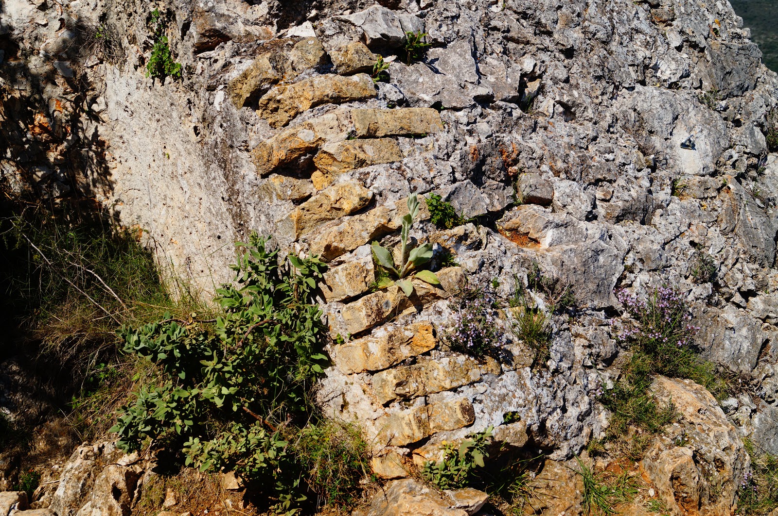 balades en Occitanie et Pays Catalan: La Pyramide de Falicon