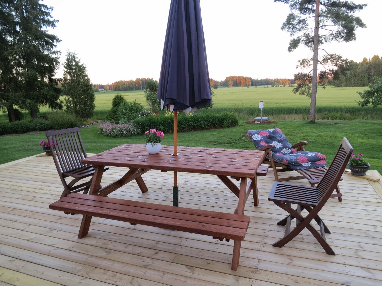 Puutarhan Lumo: Terassi