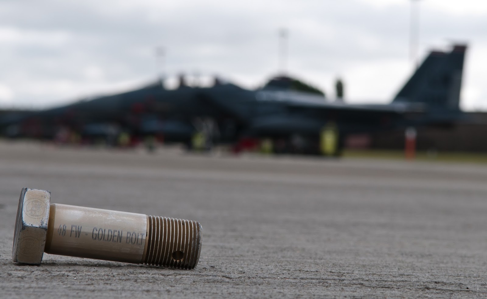 Flying Pen - Aviation Photography: SAFETY: FOD - a hidden threat!