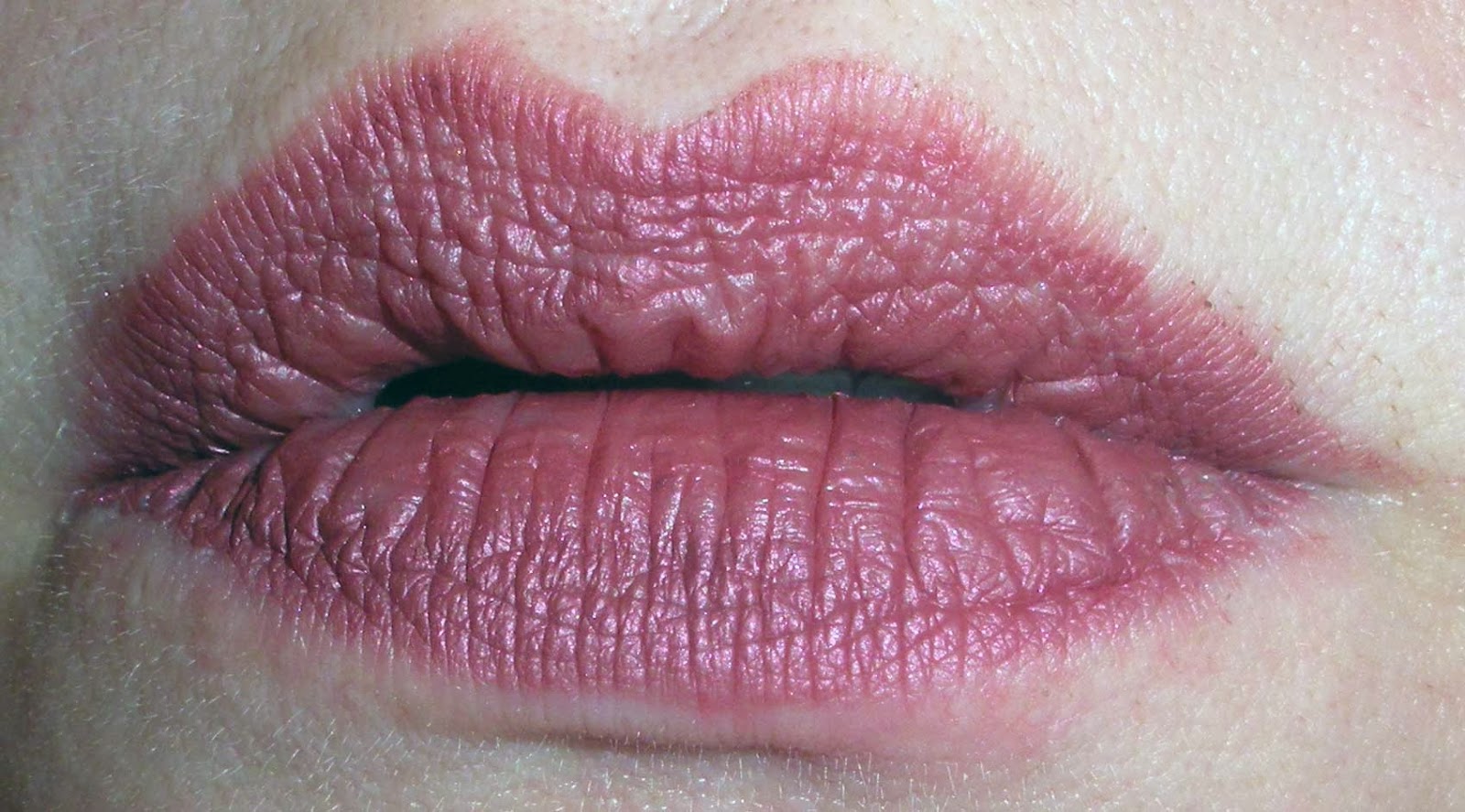Lipstick Feathering Meaning at Sean Chaffey blog