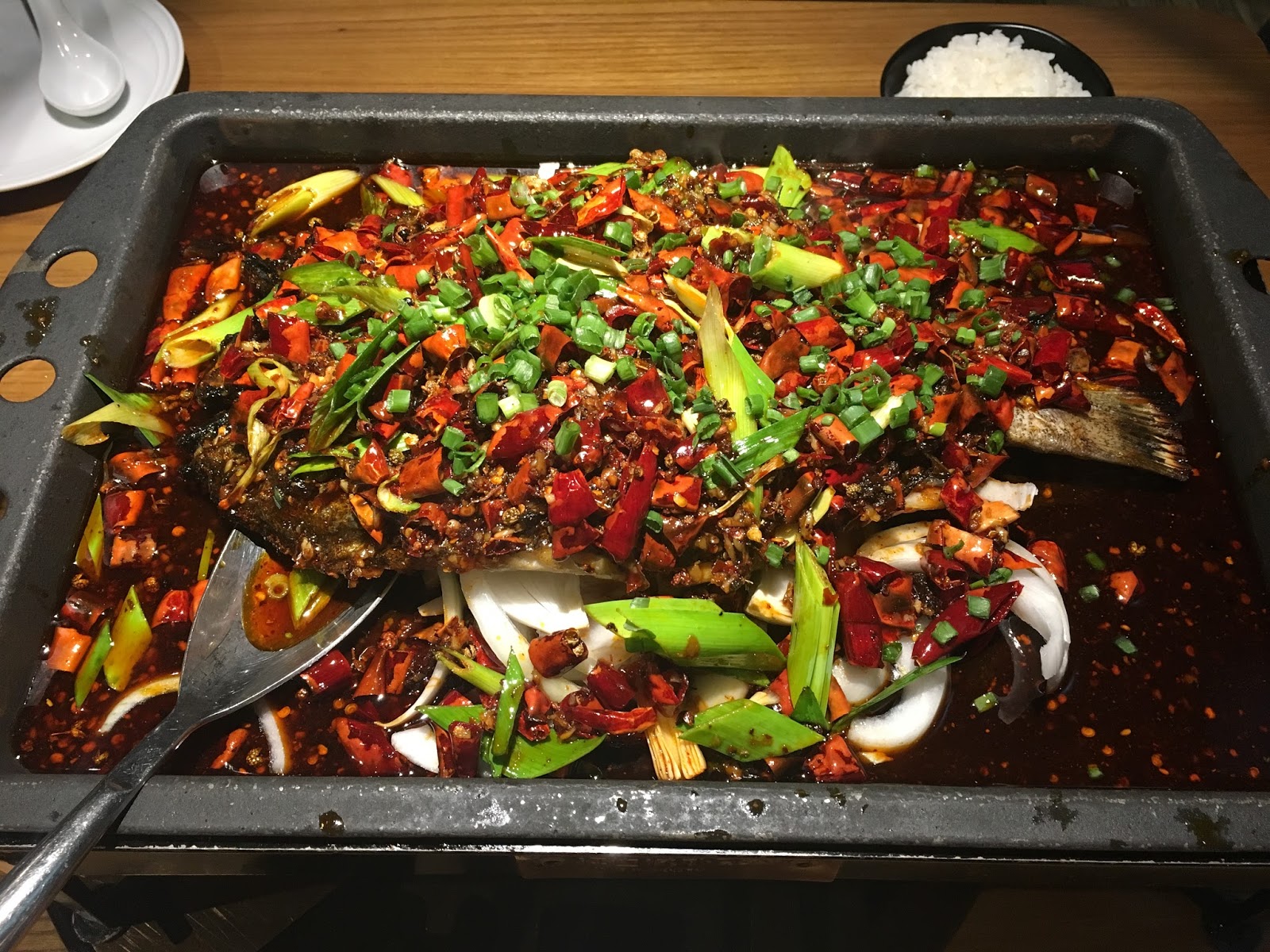 黑衣服遇见幸福: 江边城外（Riverside Grilled Fish）新加坡第一家正宗烤全鱼店