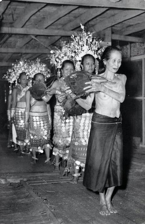 WiNSteDtErIaNISm: The Iban People and Their Language:- My Personal View