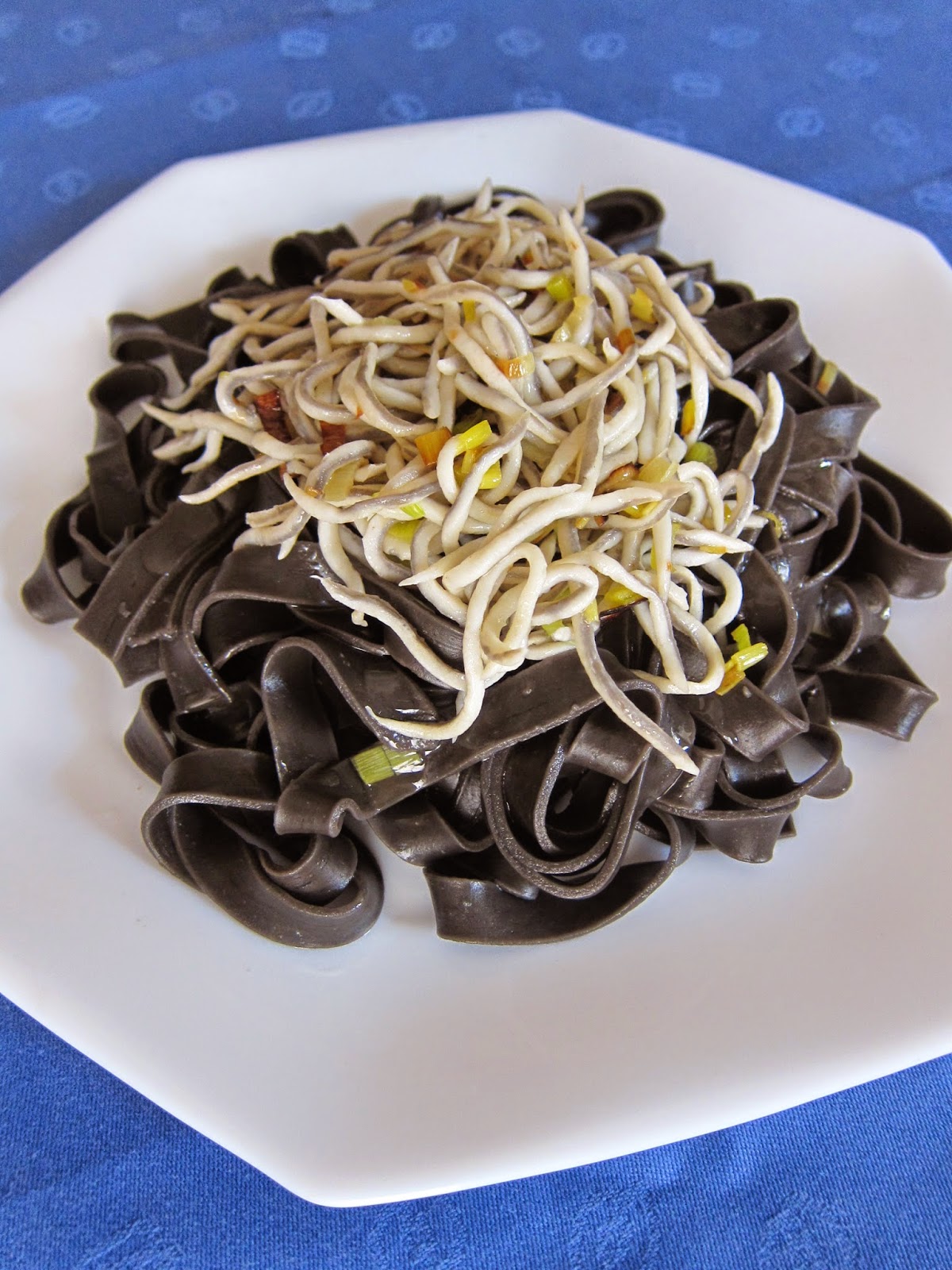 Divertir el paladar: Espagueti nero de sepia con gulas