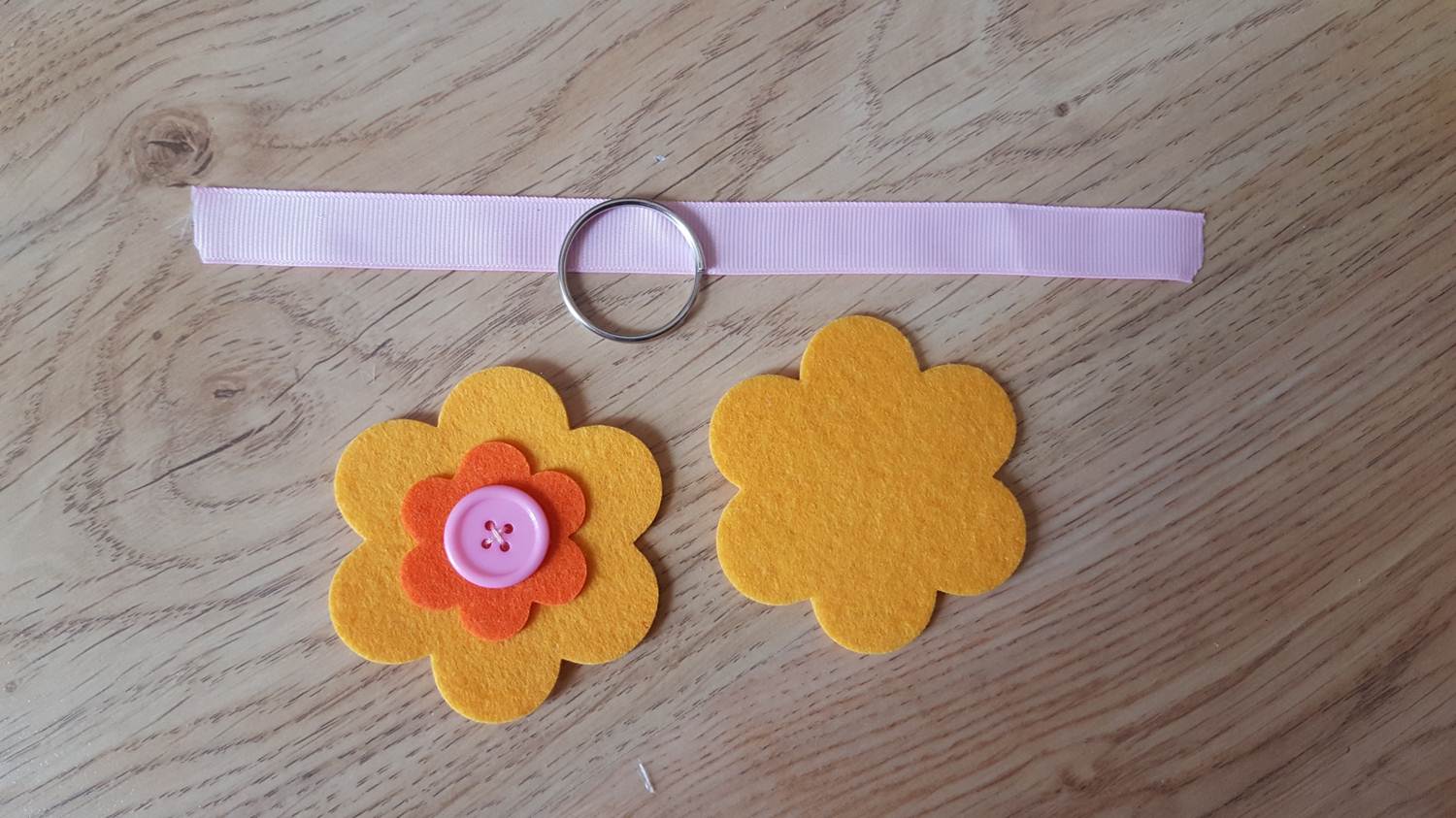 Felt flower key chains tutorial |Keeping it Real