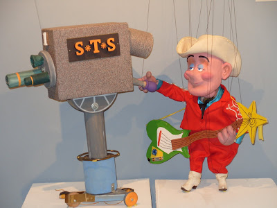 flexitoon: PUPPETS THROUGH THE LENS