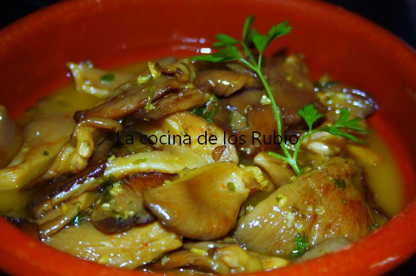 MESA PARA CUATRO: SETAS EN SALSA