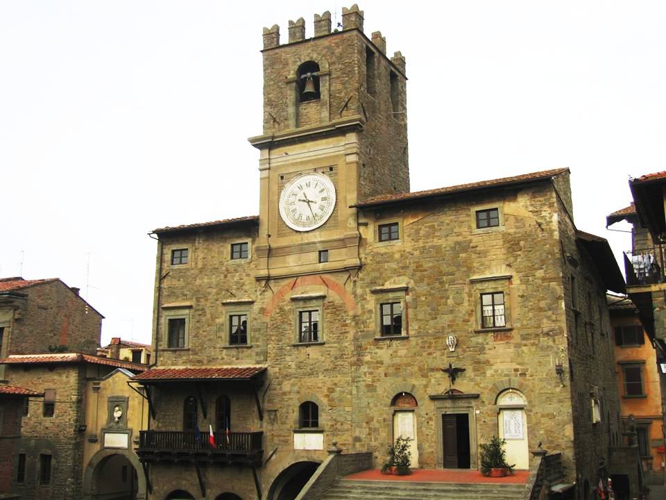 Parlando d'Italia: Cortona: Sob o sol da Toscana