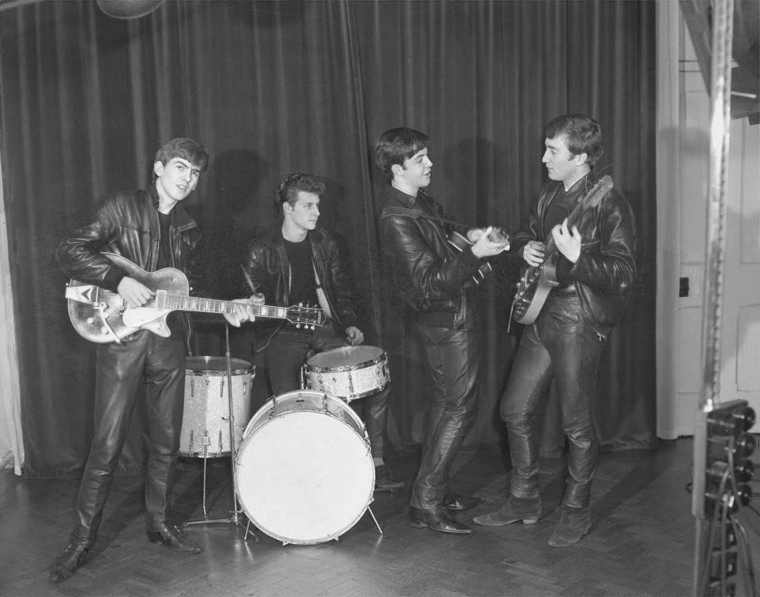 Rarely Seen Photographs From a Photo Session of The Beatles at the ...