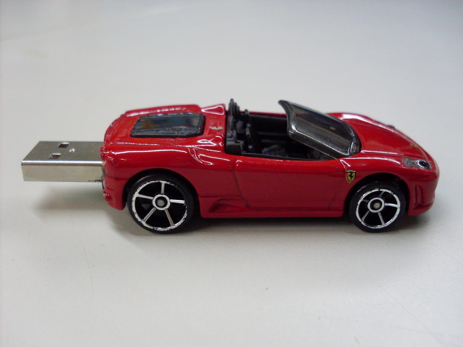 Pen Drive GARAGE: Ferrari F-430 Spider Scuderia com pendrive SanDisk 4G