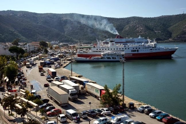 11 ΤΡΑΥΜΑΤΙΕΣ ΣΤΟ ΛΙΜΑΝΙ ΤΗΣ ΗΓΟΥΜΕΝΙΤΣΑΣ: ΣΤΟΥΚΑΡΕ ΣΤΗΝ ΠΡΟΒΛΗΤΑ ΦΕΡΙ ...