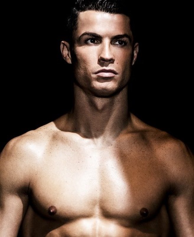 El Lavadero de las Muñecas: CRISTIANO RONALDO MODELA LA NUEVA LÍNEA DE CR7
