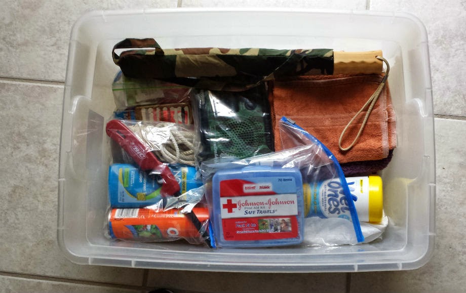10 Things To Carry In Your Car: Homemade Emergency Car Kit