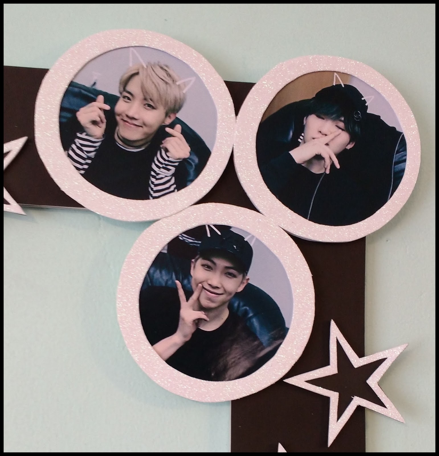 Onaily: MARCO SELFIE E INVITACIONES TIPO PASE VIP DE BTS