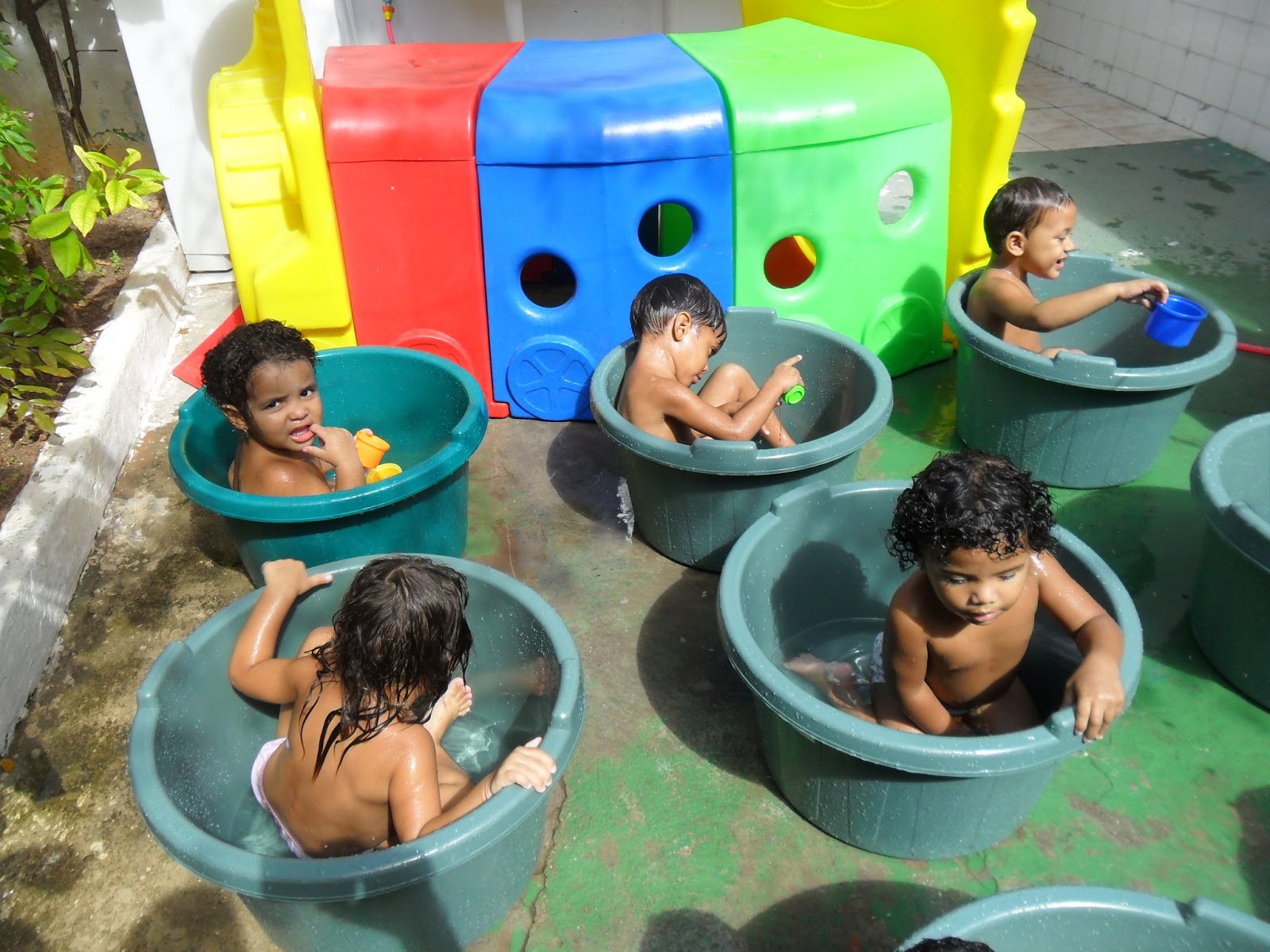 CEI Almerinda de Albuquerque: BANHO DIVERTIDO