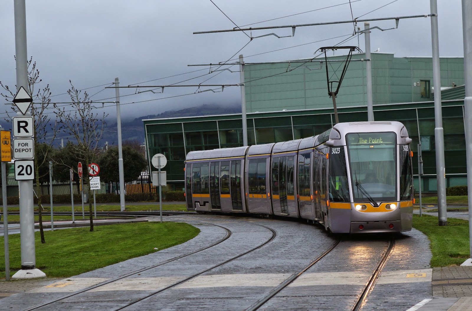 Richard's Tram Blog: DUBLIN LUAS AT EASTER 2015 - Luis Vieira