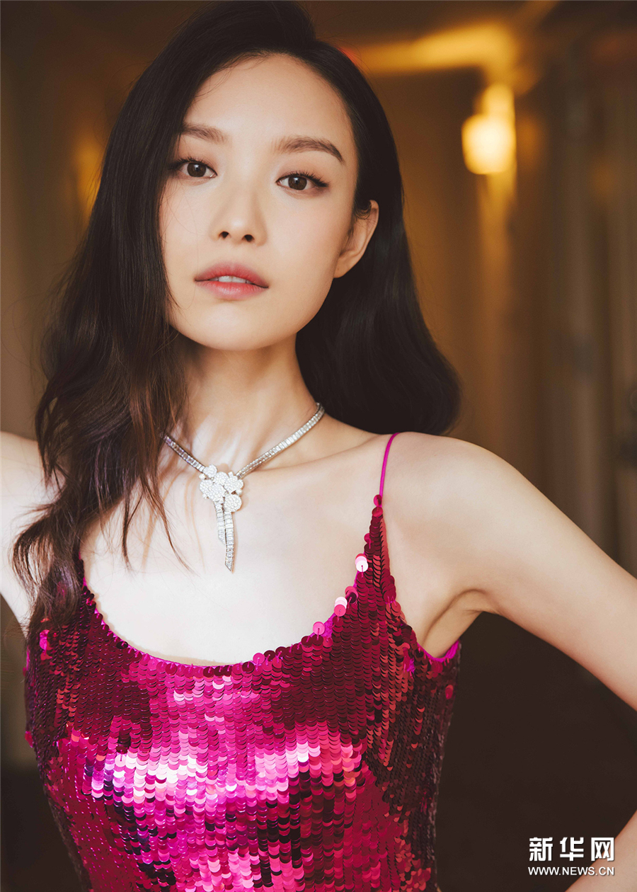 China Entertainment News: Street shots of Ni Ni in New York