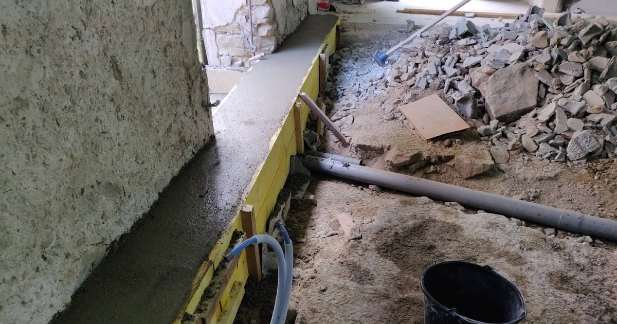 Foundations for internal block wall