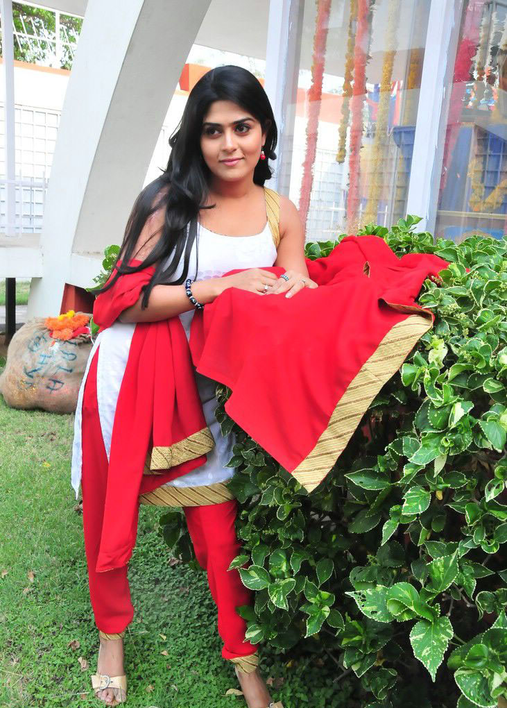 Actress Manjulika Cute Photos oics | Celebrities Photos Hub