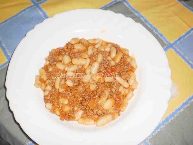 PAN FRITO O REBANÁS: FRIJONES BLANCOS CON CARNE PICADA