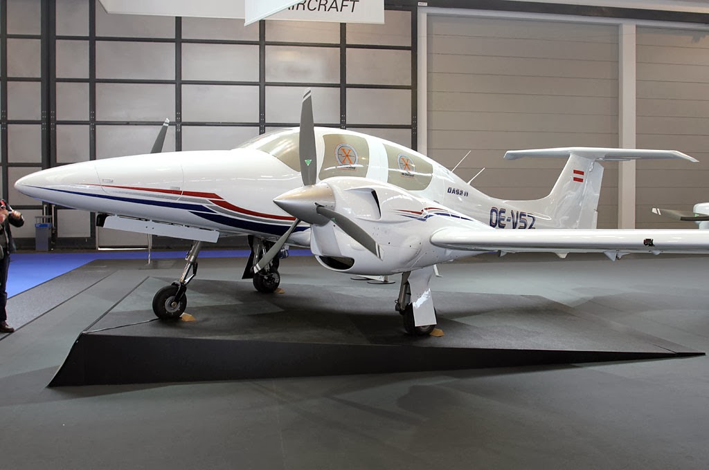 nhungdoicanh: Diamond DA-52