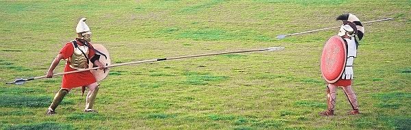 AMO DEL CASTILLO: La sarisa, el arma que permitió crear un imperio